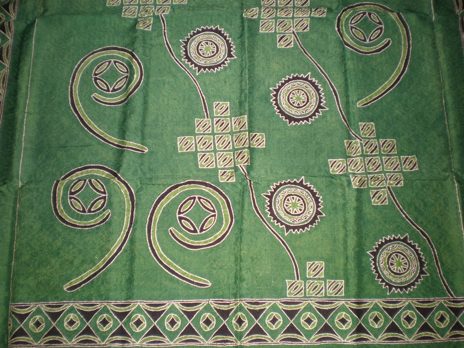 traditional dress from indonesia: Kain Batik Sarimbit Sutera ATBM (sr-11)