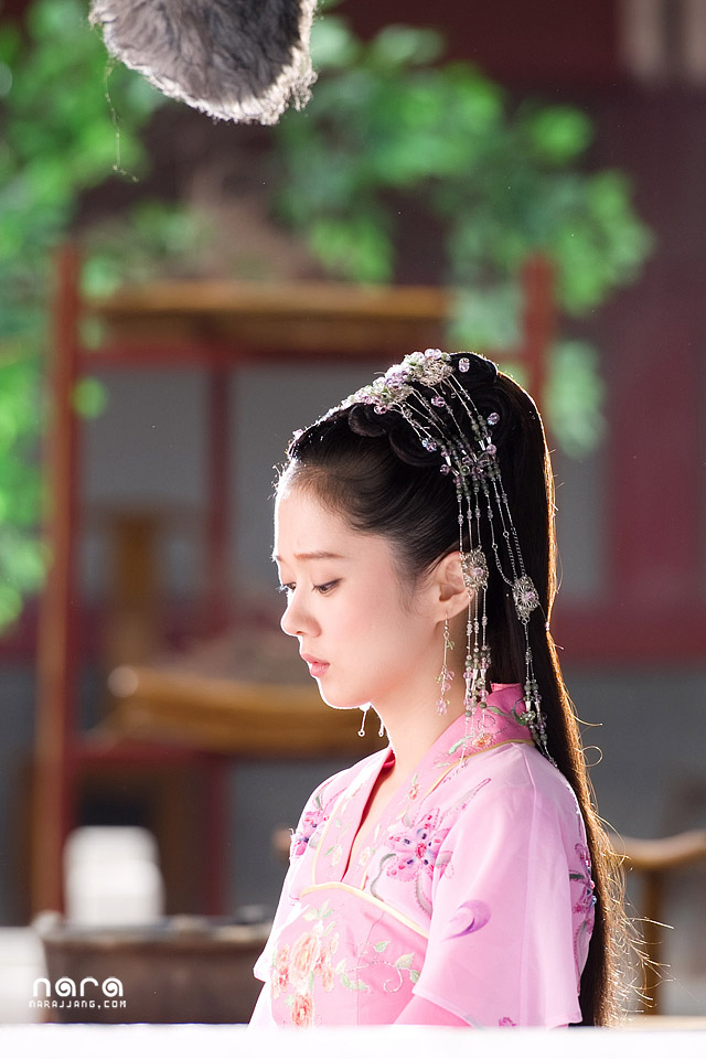 Jang Nara: Qiao Yu Medicine movie set Photo from http://www.narajjang.com/