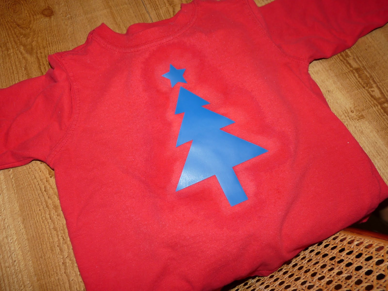 Smile Like You Mean it: A Quick & Easy Holiday Shirt