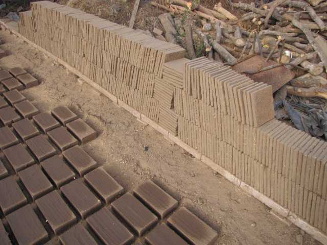 House building in Pinal Villa Costalegre: Making tecata tiles