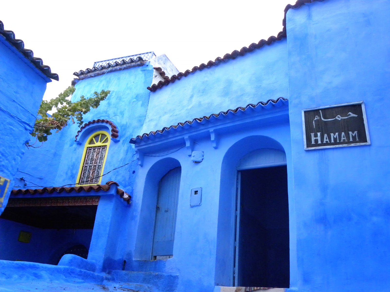 To the edge of the Sahara by BMW: Chefchaouen... hash capital of Morocco