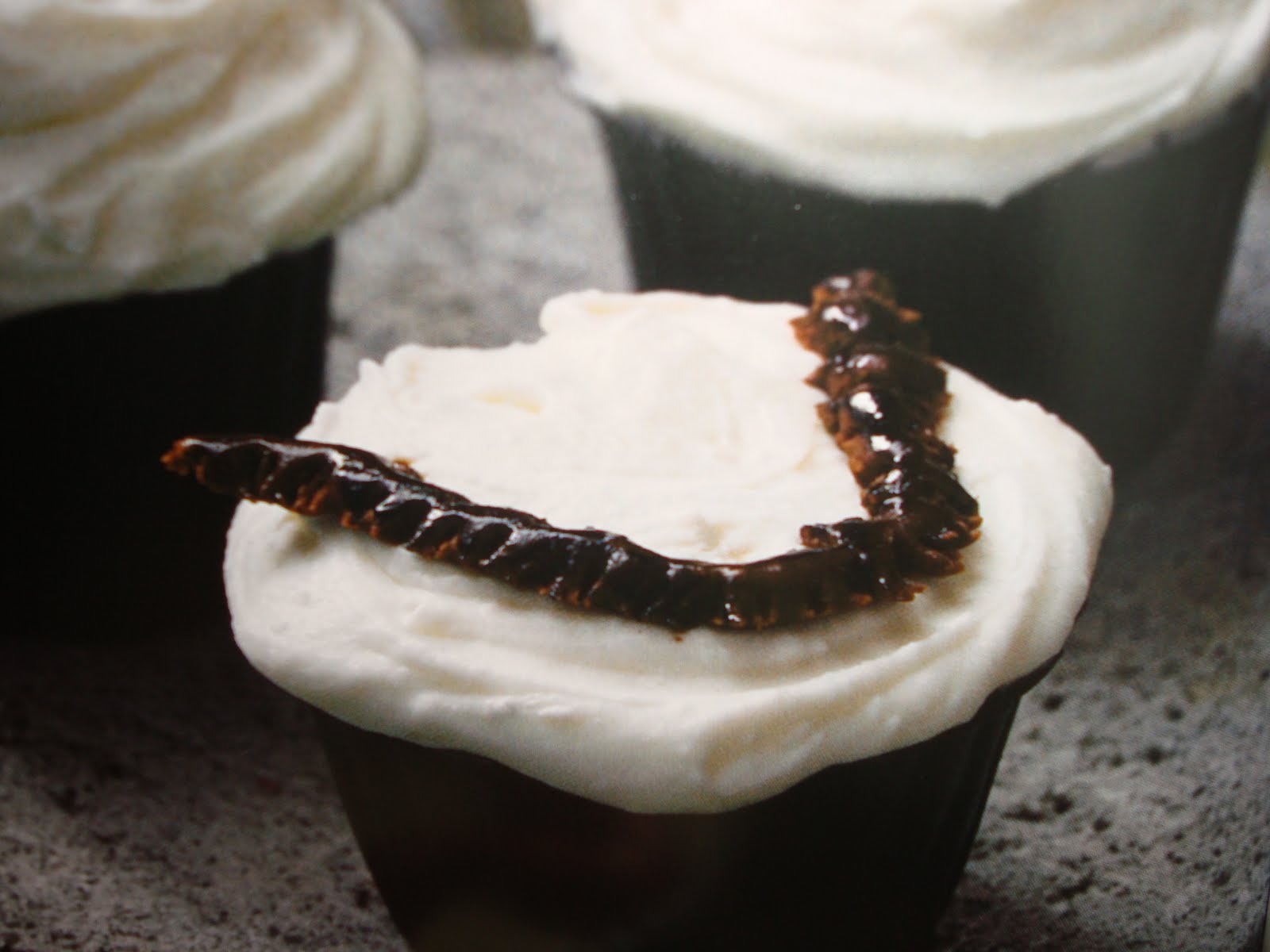 Zombie Zia's Cupcake Challenge: Cupcake 4 - Rotten Ragworms
