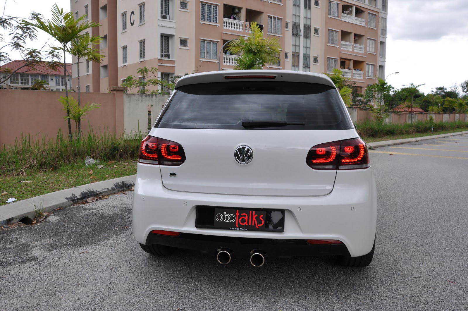 Ototalks Parts Galore: Golf R20 Bodykit:Completed with LED Headlamp