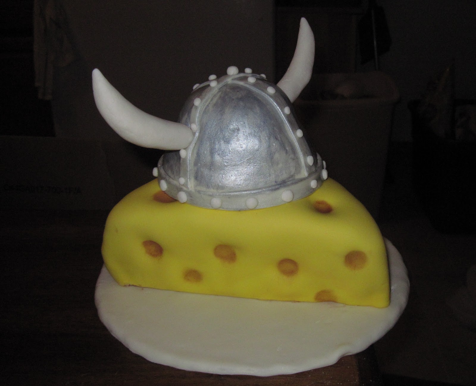 Sweet Caroline's Sweets: Packer/Viking Wedding Cake