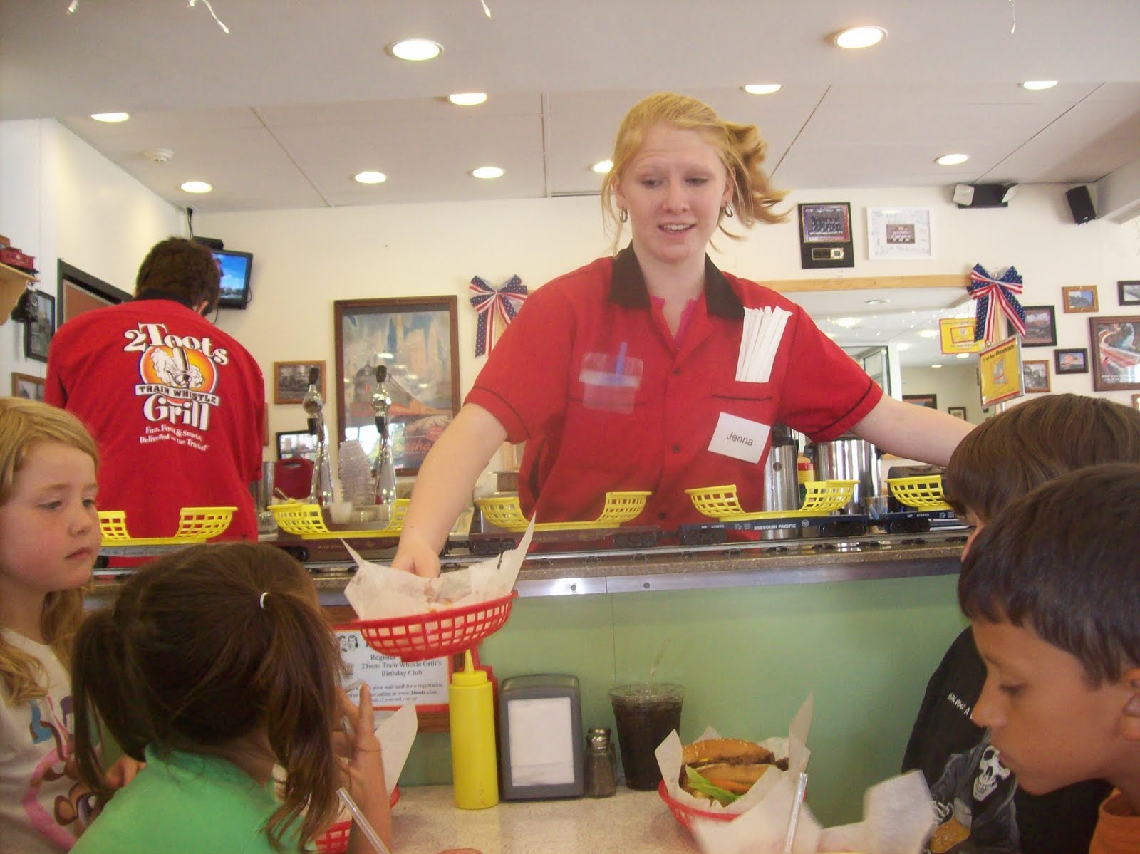 DuPage Kids On The Go: 2Toots Train Whistle Grill In Glen Ellyn