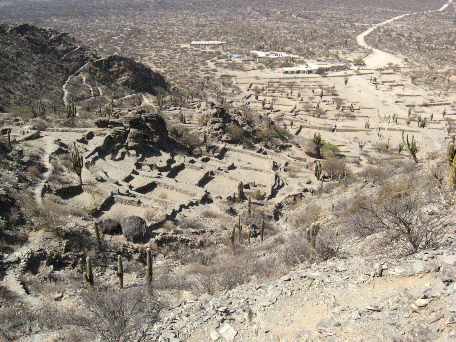 Una Vuelta Por America del Sur: RUINAS DE LOS INDIOS QUILMES