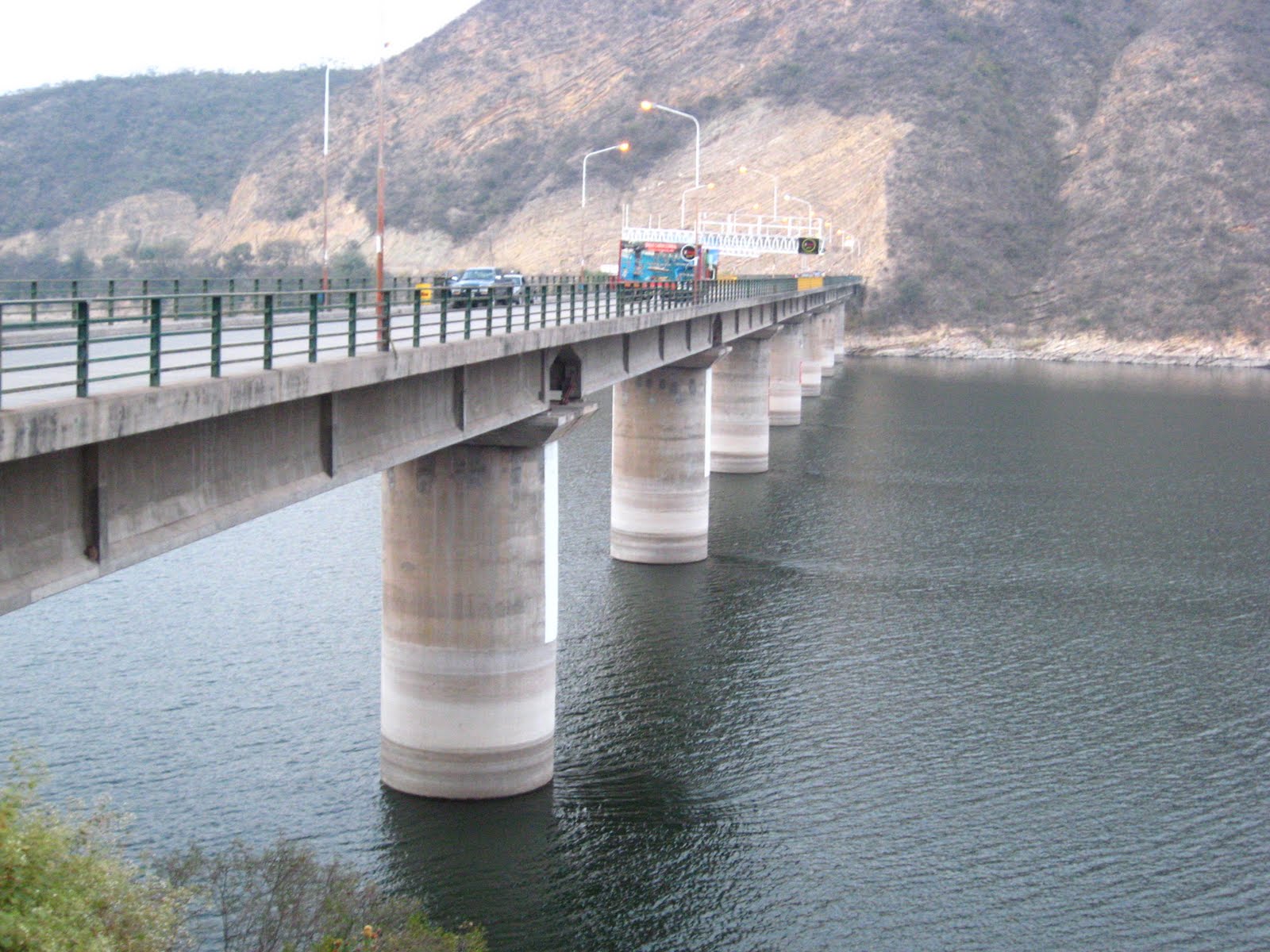 Una Vuelta Por America del Sur: DIQUE "CABRA CORRAL