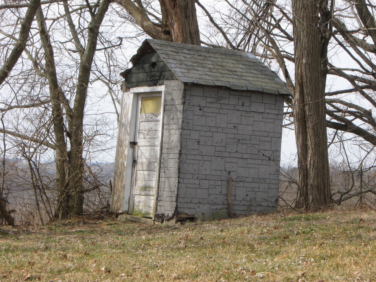 FOLKWAYS NOTEBOOK: OUTHOUSES -- A THING OF THE PAST?