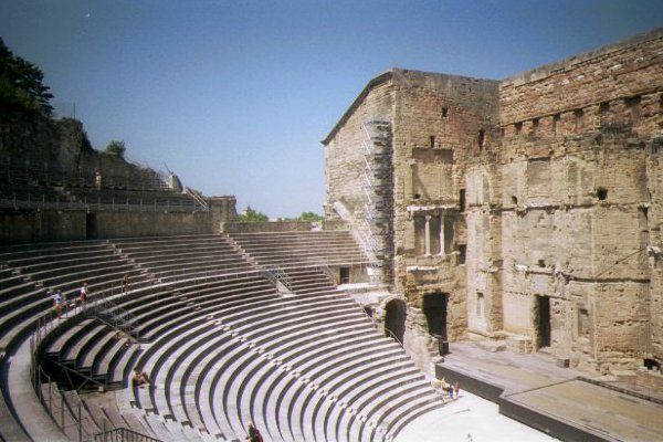 FOLKWAYS NOTEBOOK: A ROMAN AMPHITHEATRE IN BEREA KENTUCKY