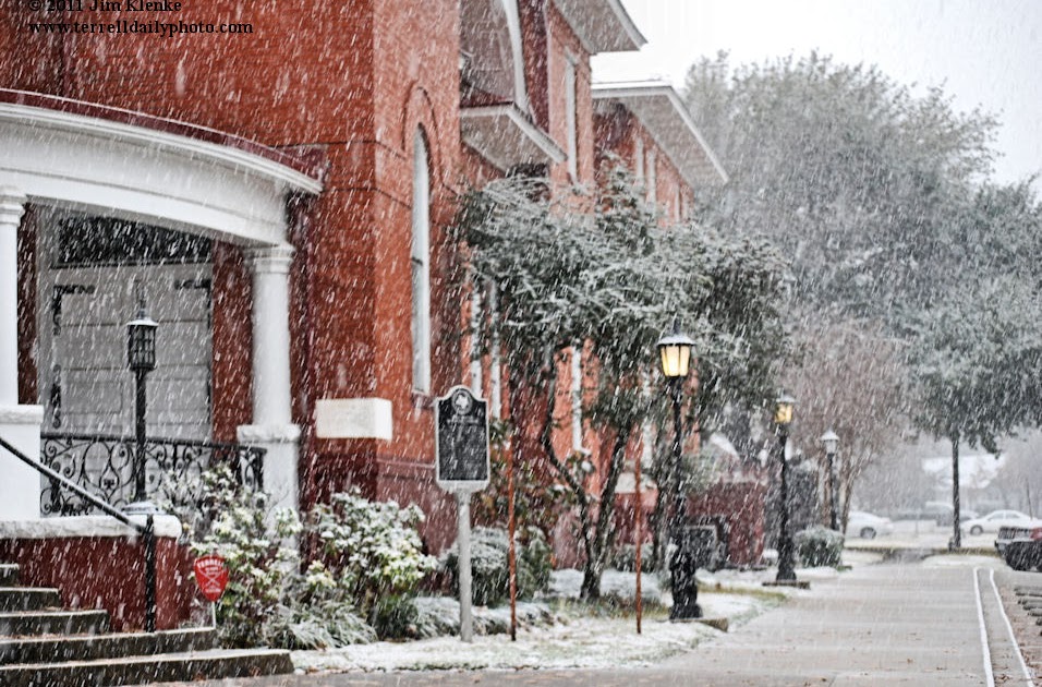 Terrell Daily Photo: The snow has started