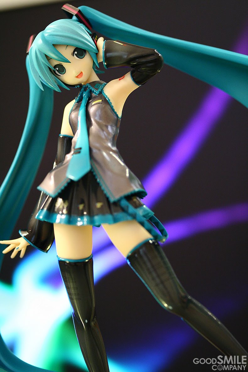 Shinkan Crossing: Hatsune Miku 1/8 PVC from Good Smile Company
