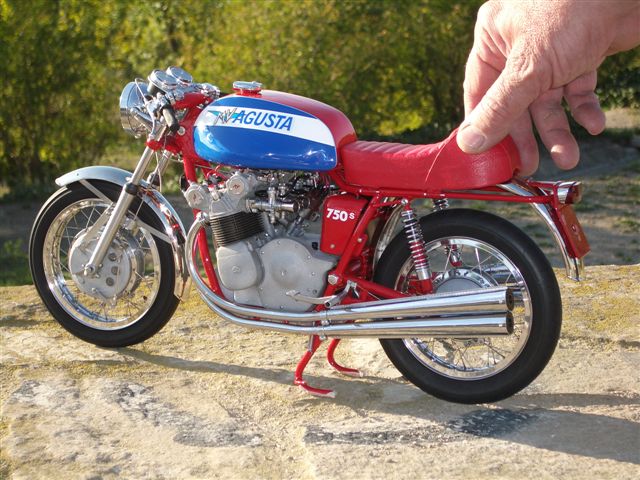 cafe racer argentina: MINI MV AGUSTA 750