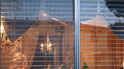 My Romantic Home: Do you window peep?