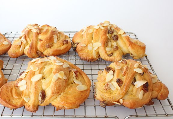 My Kitchen Snippets: Custard Raisin Fan Rolls