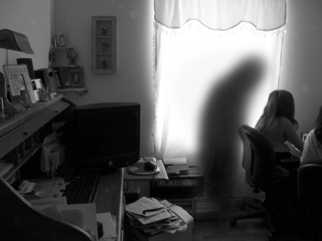 Kasumi Sapphire's Luminescence: Scary Ghost Pictures