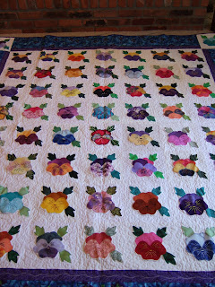 Mama Spark's World: Pansy Quilt