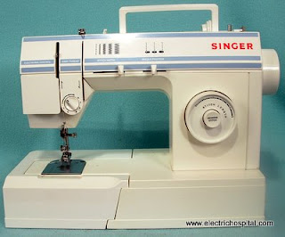 Coos Bay Biz: Singer Sewing Machine Model 57815