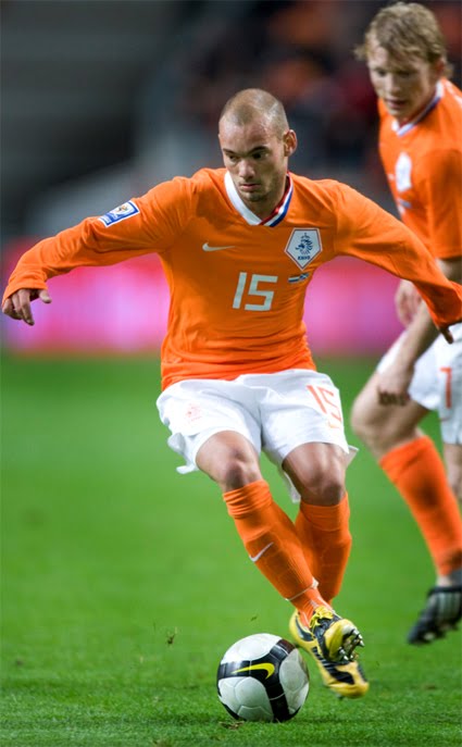 The Best Footballers: Wesley Sneijder plays as attacking midfielder ...