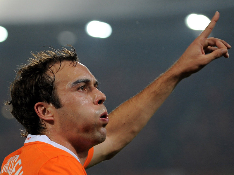 The Best Footballers: Joris Mathijsen plays as a centre back footballer ...