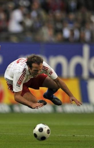 The Best Footballers: Joris Mathijsen plays as a centre back footballer ...