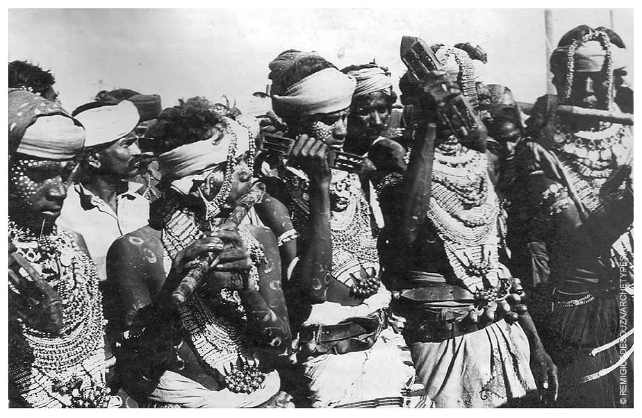 ARCHETYPES INDIA: Bhill's Holi Festival in Satpura Ranges, India