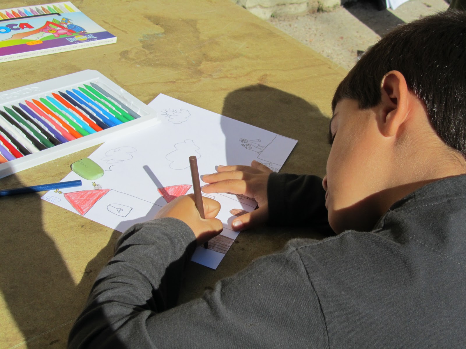 Niño dibujando - Imagui