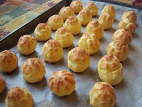 Cafe Chocolada: Profiterole or Cream Puffs