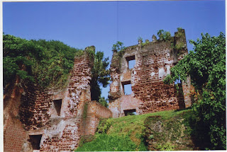 My travels: THANGASSERI LIGHT HOUSE AND THE RUINS OF PORTUGUESE FORT