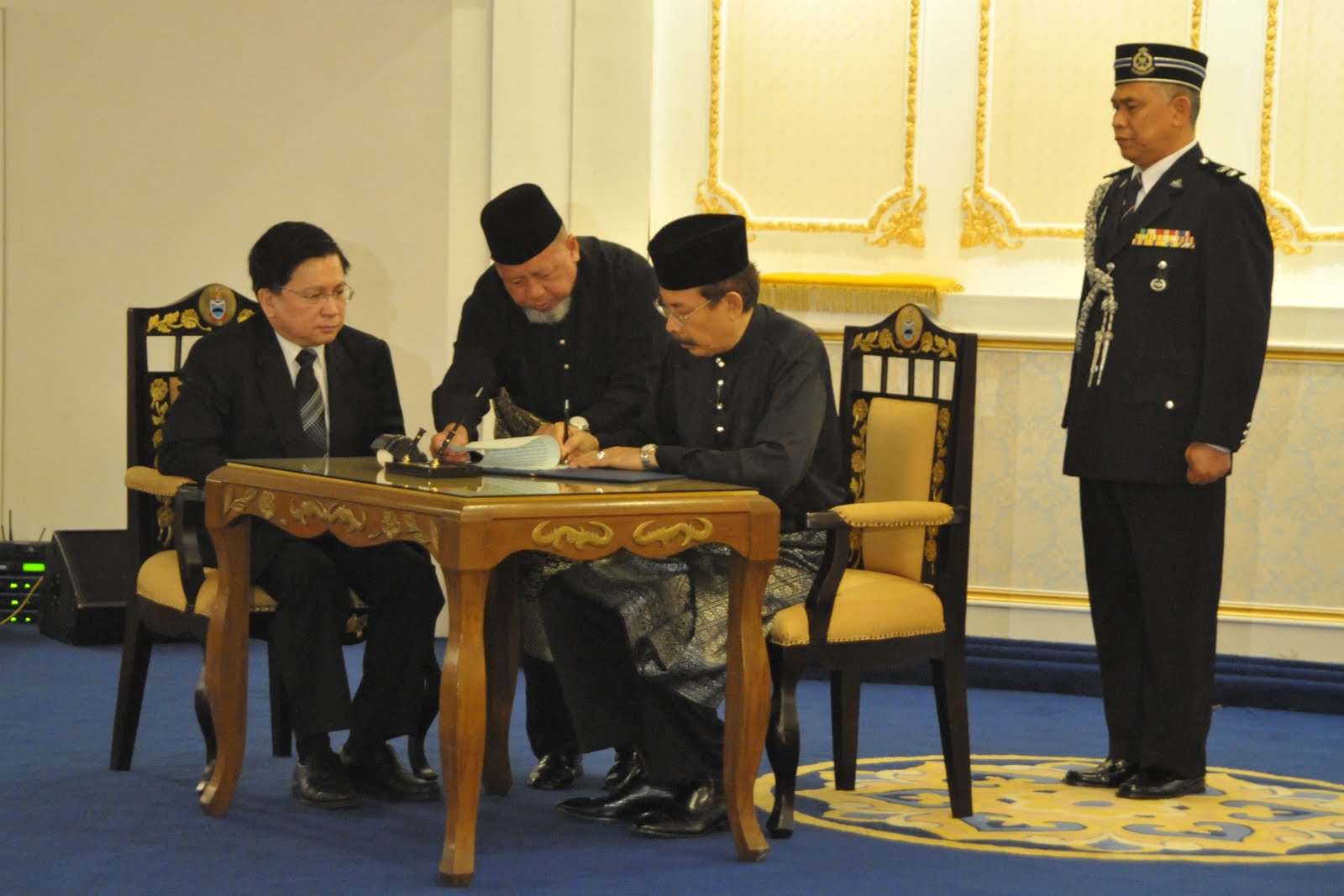 Malaysian Hollywood 2.0: Datuk Seri Juhar Mahiruddin mengangkat sumpah ...