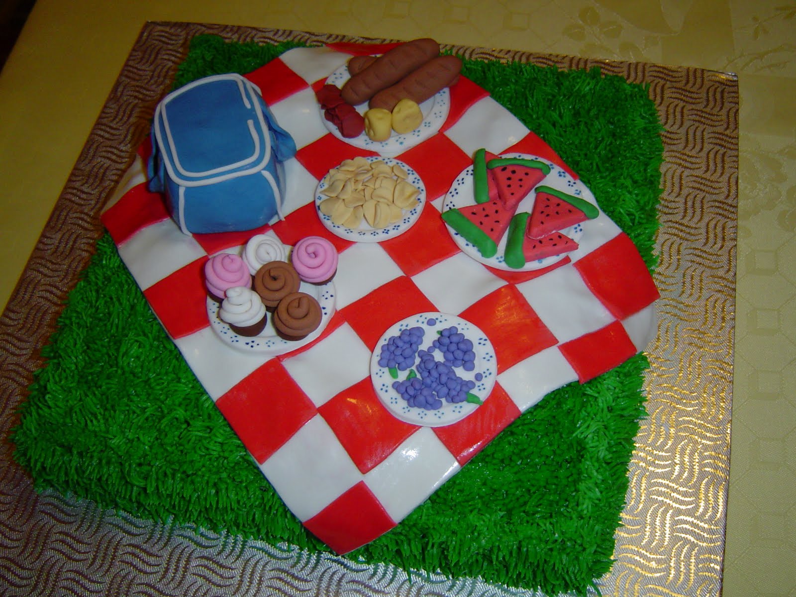 Cakes by Jess: Picnic Cake!