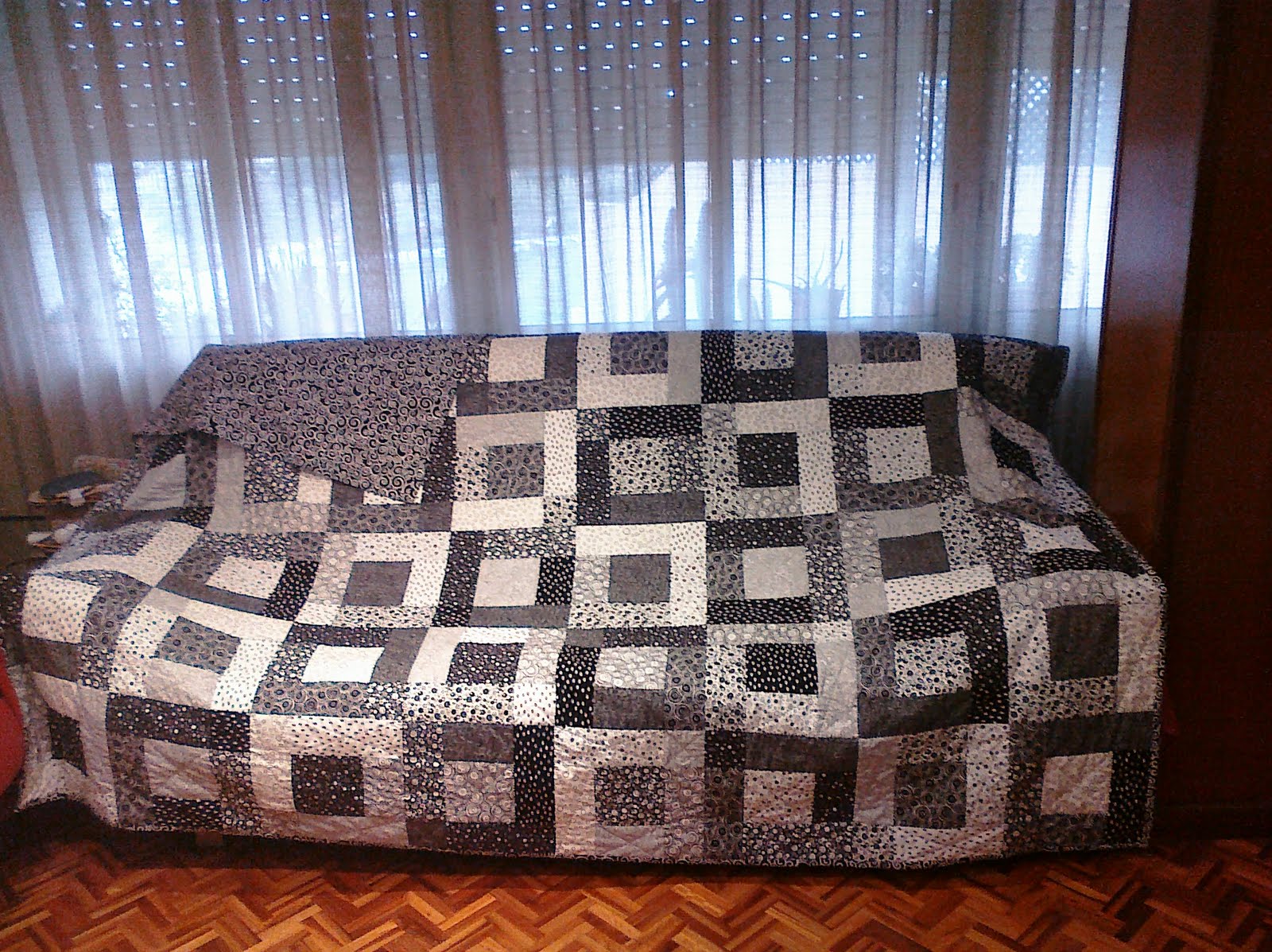 Concha: COLCHA EN BLANCO Y NEGRO TERMINADA!!!!!!!!!!!!