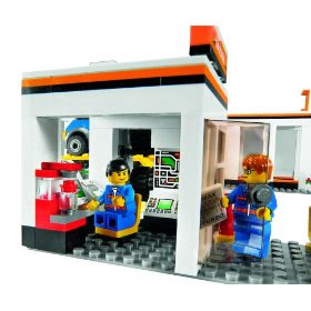 All of Lego: Time for a tune-up at the LEGO City Garage!