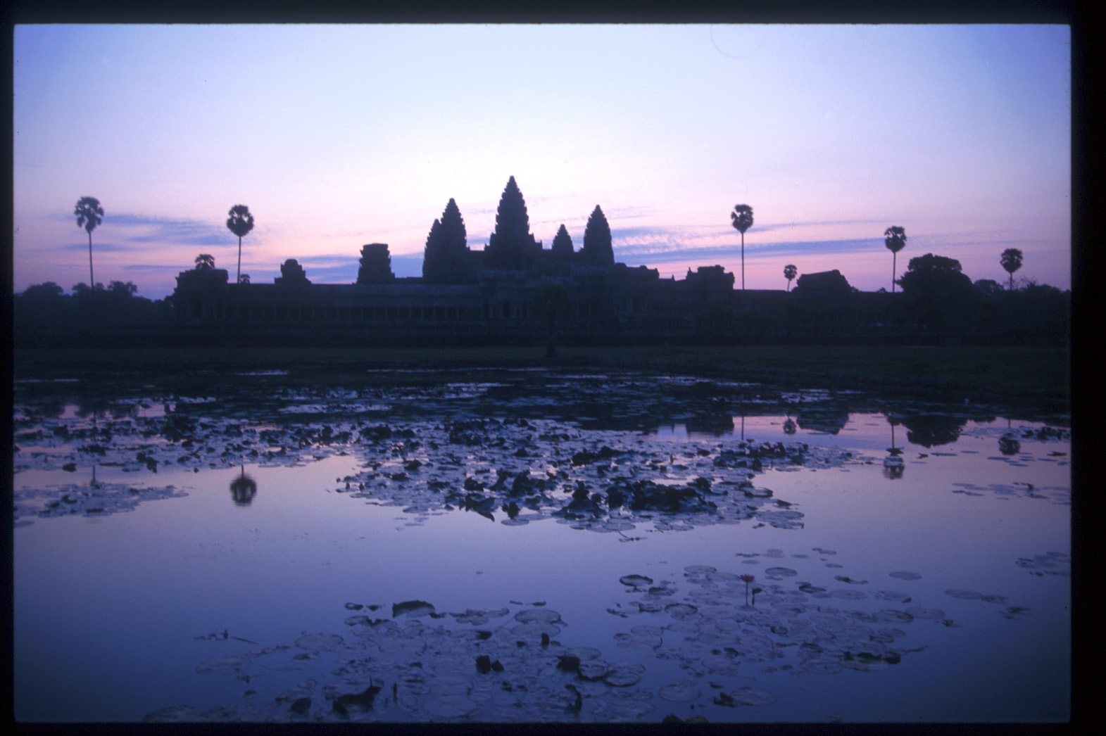 KHMER 4 KHMER: CAMBODIA KINGDOM OF WONDER