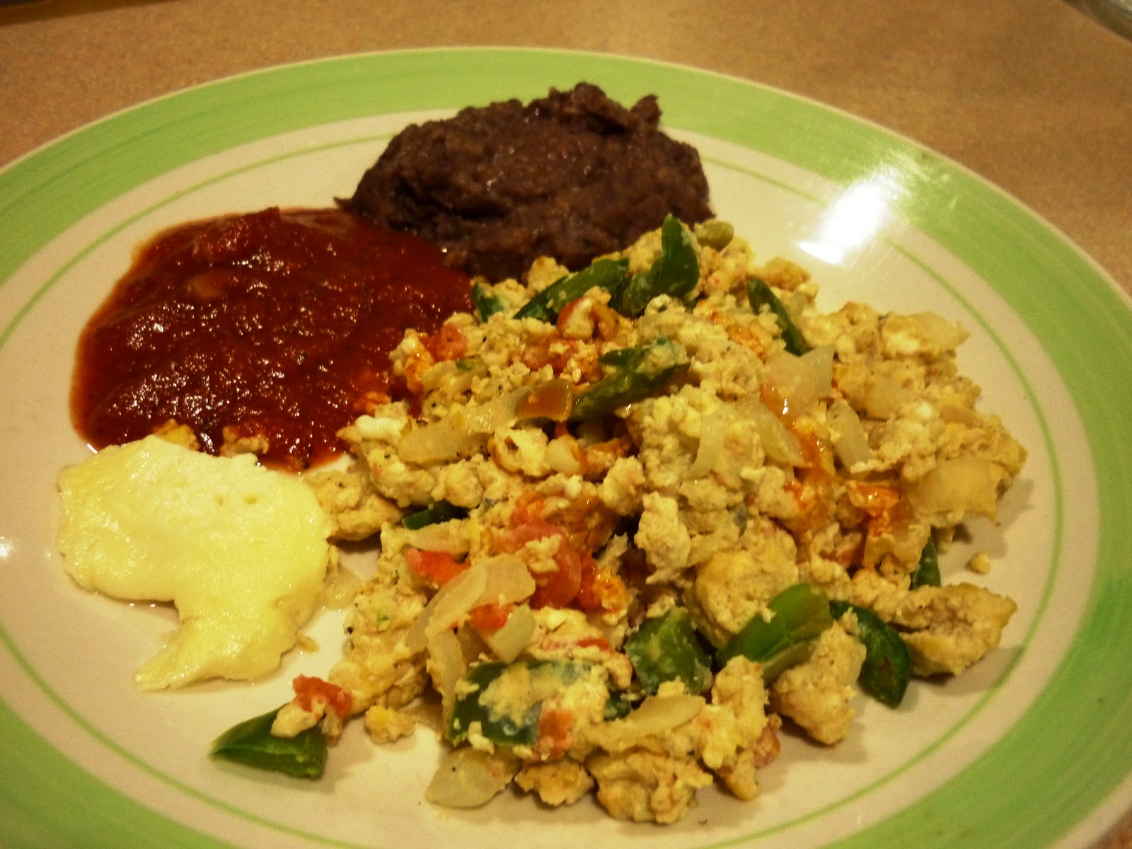 FAST, GREEN, DELICIOUS: DIA 025: HUEVO PICADO CON TOMATE, CEBOLLA Y CHILE