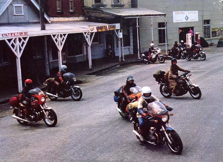 SiniStroS: Mad Max Bikers