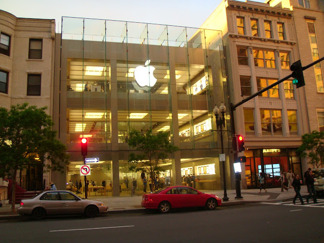 In Pinay's footsteps: APPLE STORES: Boston and New York