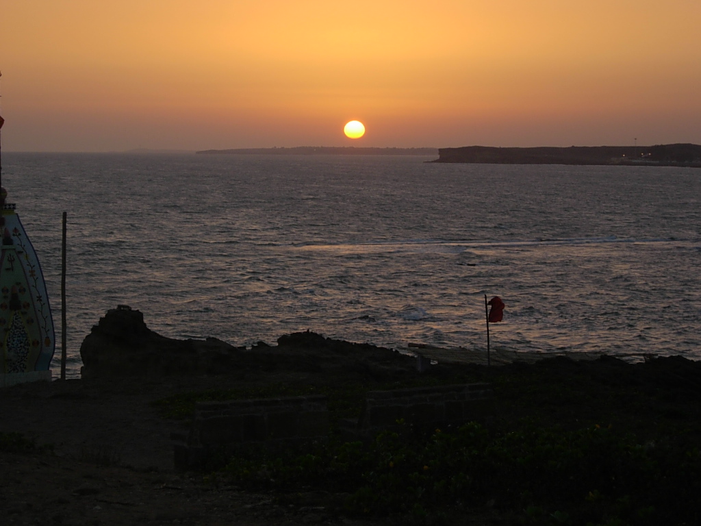 The Dilettante Photographer: Sunset point, Diu