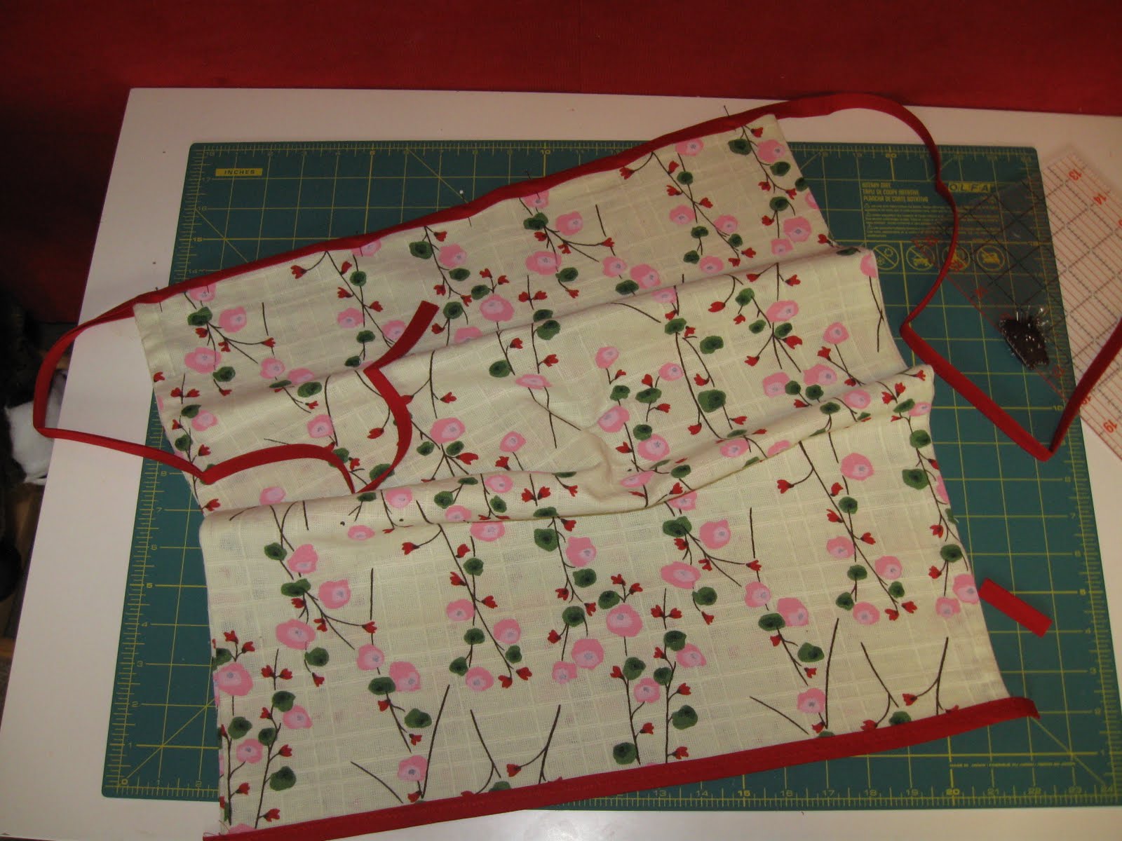 Moth and Sparrow: Mother's Day Gardening Apron with Tutorial