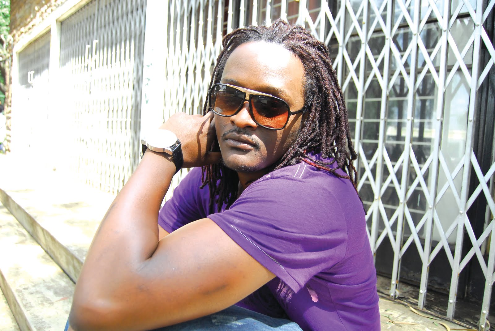 My Showbiz: LEXXY SNEAKS INTO THE COUNTRY!