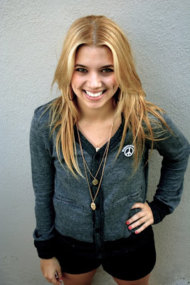 celebrity girls birthday: Carlie Casey 16 de octubre