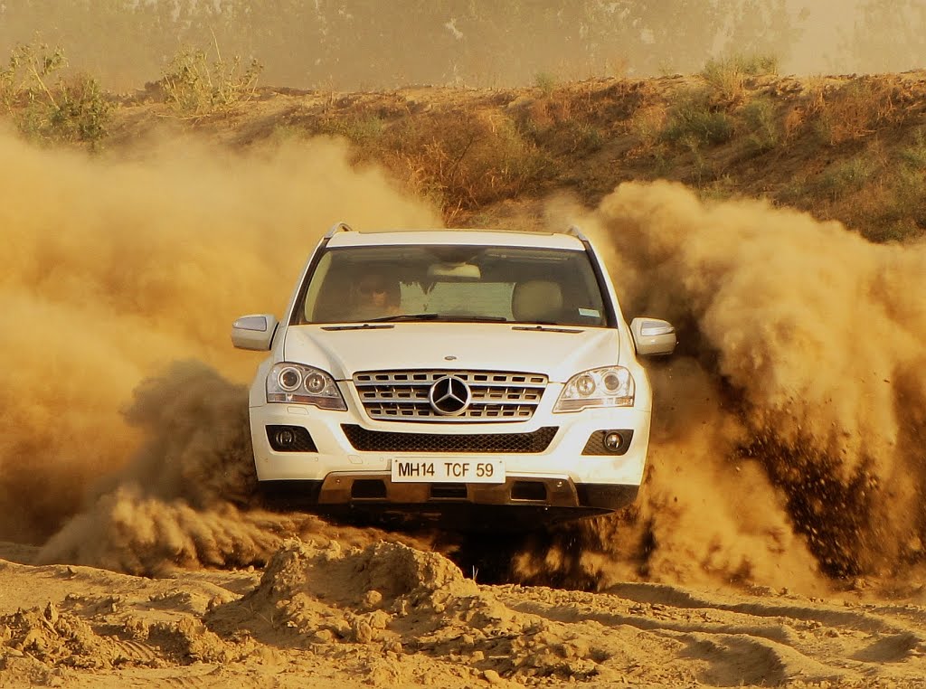 Motoring & Beyond: Review - Mercedes Benz M-Class (ML 320 CDI)