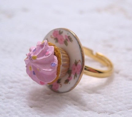 Away We Sew: Cupcake Ring