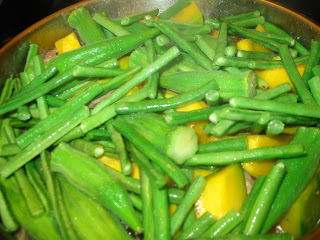Ginisang Gulay sa Kamatis (Saute vegetables in tomatoes)