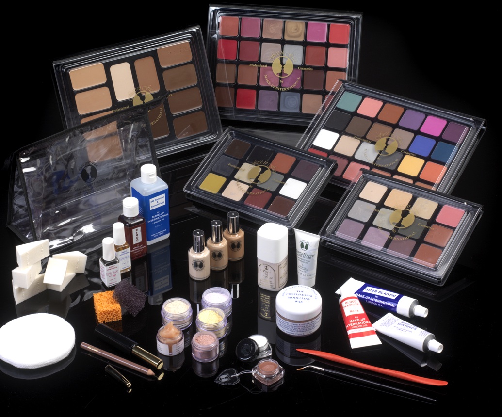 Kadın, Moda, Trend: Bayan Makyaj Seti