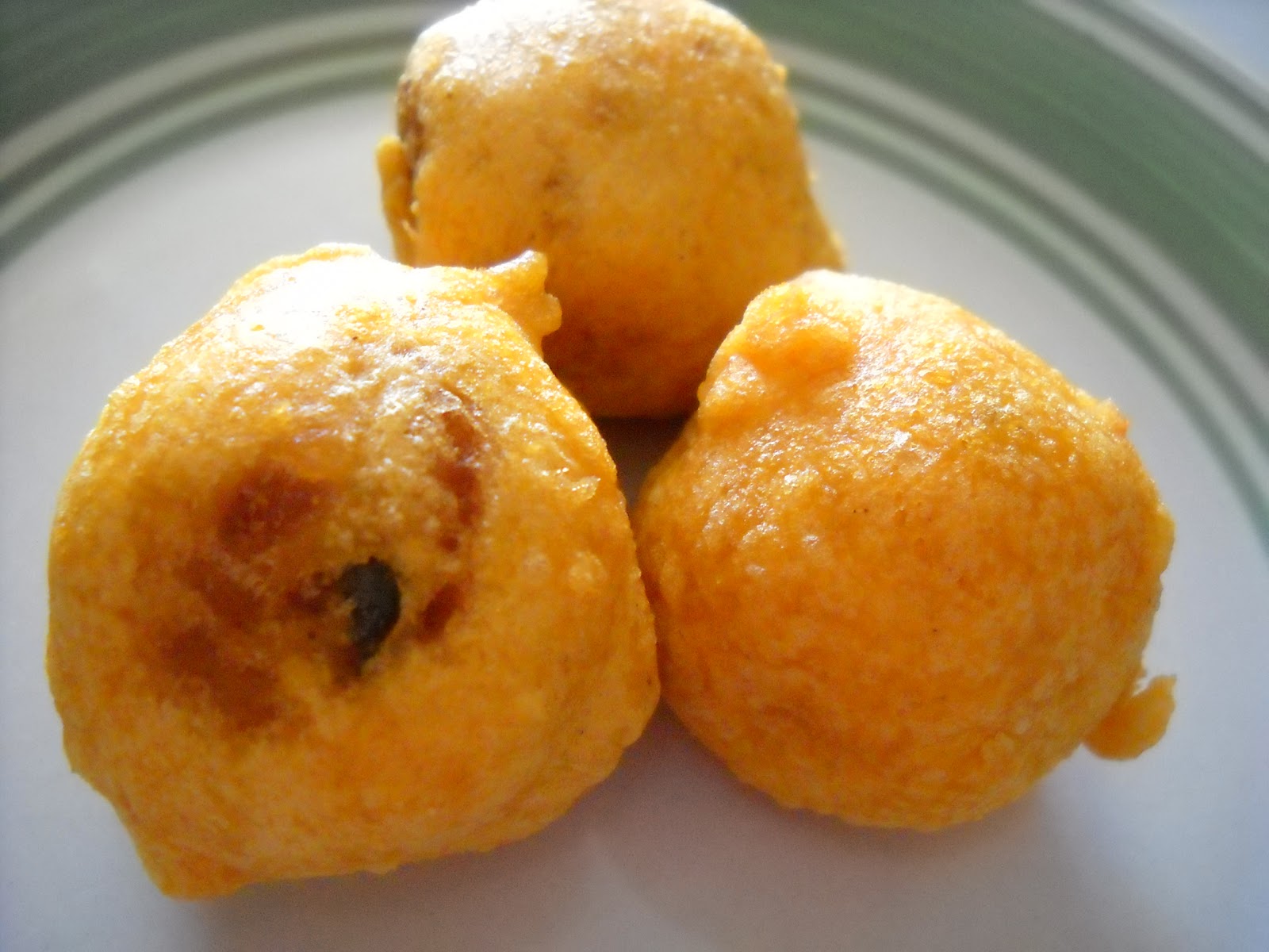 Savitha's Kitchen: Aloo Bonda ( Potato Stuffed Dumplings)