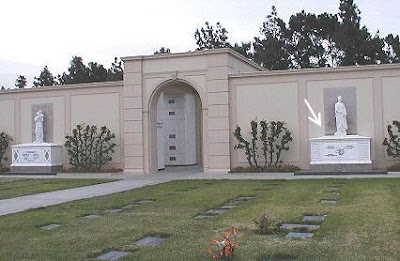 Williams Gate: Liberace Gravesite