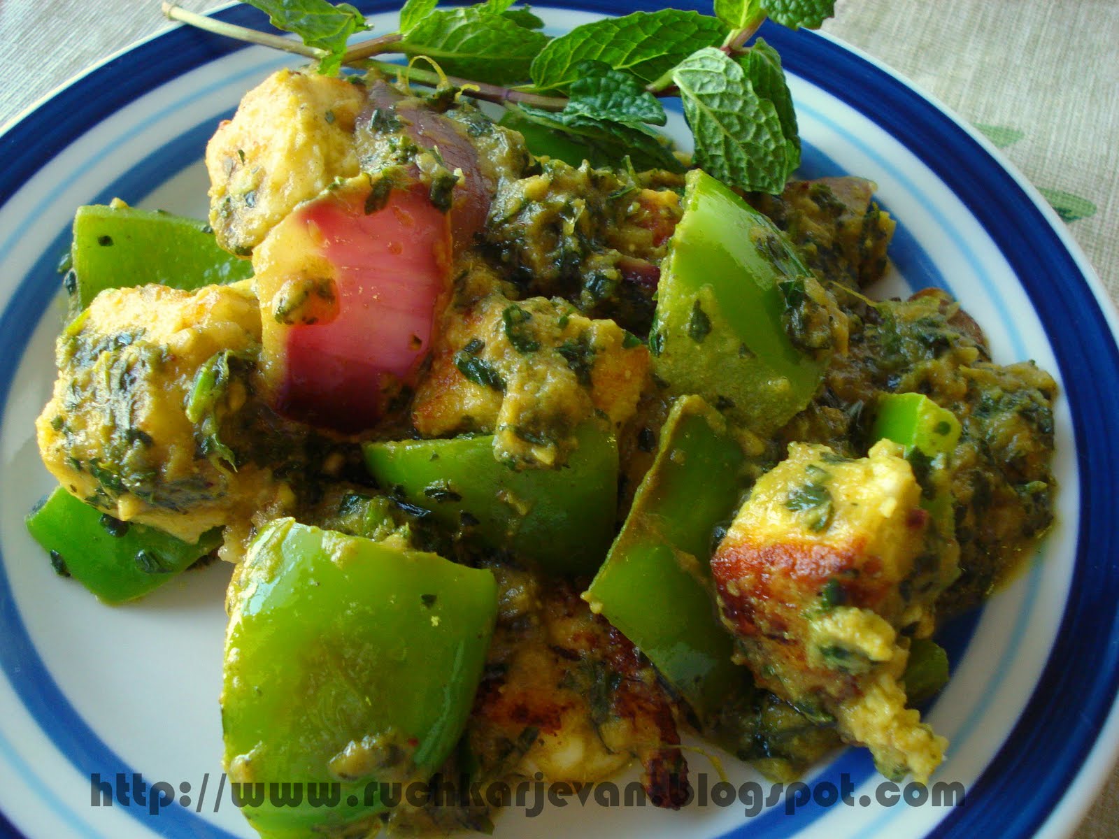 रुचकर जेवण: Pudina Paneer Tikka Masala