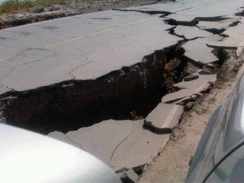 Arizona Geology: Earthquake road damage, Highway 5 south of Mexicali