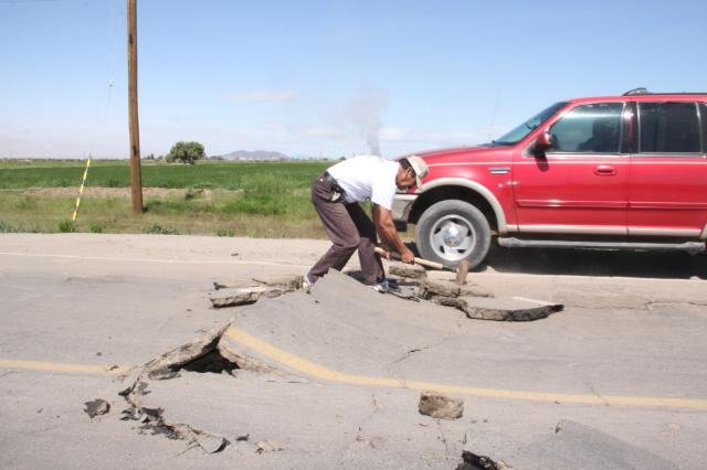 Arizona Geology: Earthquake road damage, Highway 5 south of Mexicali