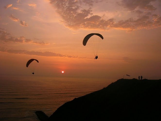 Parapente en Lima Peru - Clases de Surf en Lima - Paragliding - Surf ...